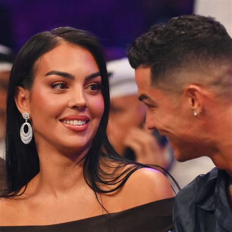 Georgina Rodríguez Comparte Entrañables Postales Navideñas Junto A Su