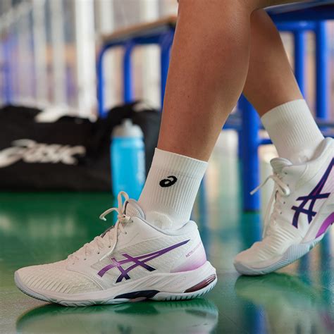 Vì Sao Giày Bóng Chuyền Asics Chiếm Lĩnh Sân Bóng Chuyền Tại Việt Nam
