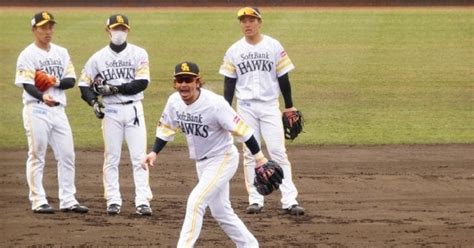 「おい、中途半端やぞ！」球場に響く“熱男”の声昨季4位ソフトバンクは本当に変われるのか？《藤本監督＆松田が若手に苦言》 プロ野球