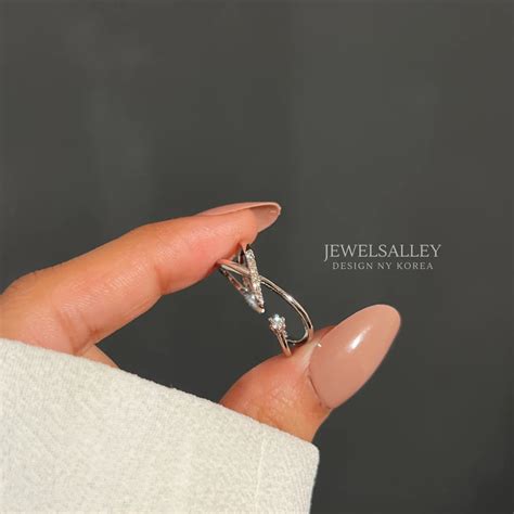 Sofia Minimal Ring At ₹ 24000 Finger Rings Id 2854055178648