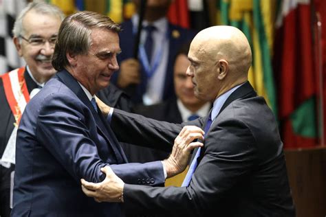 Bolsonaro recebe Moraes e diz que vai à posse dele no TSE Poder Folha