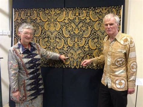 Brigitte Willach Jatuh Cinta Pada Batik Sejak Pandangan Pertama