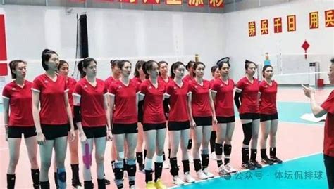 恭喜，女排最新集训动态曝光，王牌老将归来，李盈莹气势十足！训练比赛球员