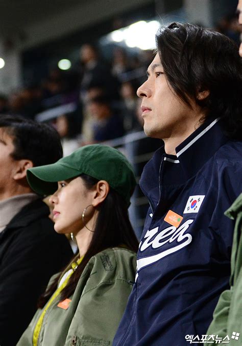 Son Ye Jin Hyun Bin Trốn Con Hẹn Hò Xem Bóng Chày Nhưng Bất Ngờ Bị 1
