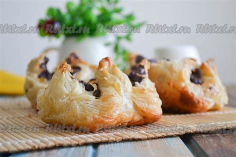 Слойки с шоколадом из слоеного теста 11 фото в рецепте