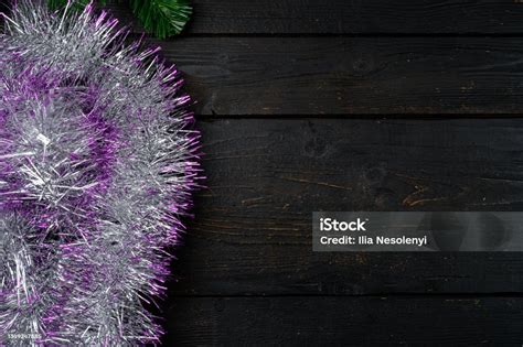 크리스마스 장식 컬렉션 상단 보기 평면 누워 검은 나무 테이블 배경에 텍스트 복사 공간 0명에 대한 스톡 사진 및 기타 이미지 Istock