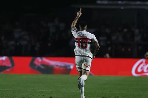 Luciano Ultrapassa Dagoberto E Se Torna 4º Maior Artilheiro Do São