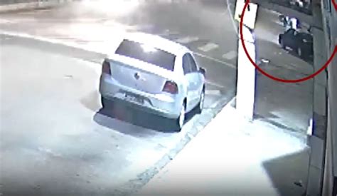 Dois carros são roubados em loja de limpeza de veículos
