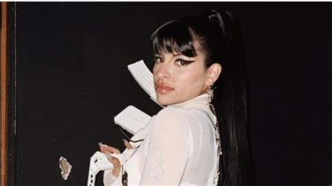 Cazzu revela que está EMBARAZADA de Nodal en concierto VIDEO