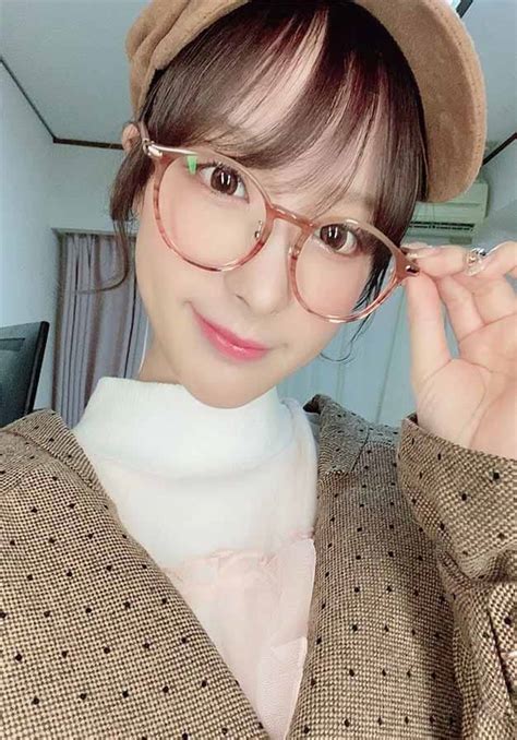 Kana Momonogi ขาวสารขอมลดาราเอวญปน และทวโลก ประวต ผลงาน
