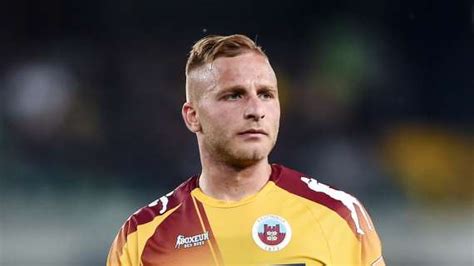 UFFICIALE Crotone Panico Alla Lucchese Bernardotto Alla Carrarese