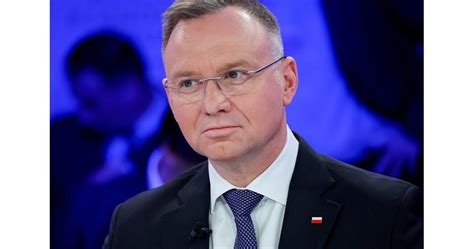 Полският президент помилва двама бивши министри които са в затвора