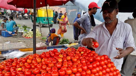 Man Sells Tomatoes At ₹20 Per Kg For A Day In Chennai But There Is A