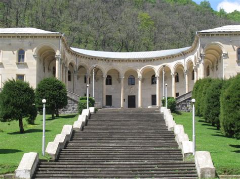 ტყიბულის შოთა რუსთაველის სახელობის მოსწავლე ახალგაზრდობის სასახლე