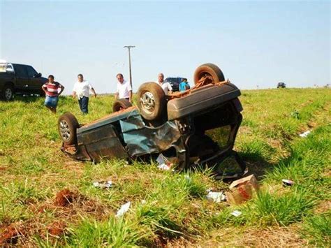 Quatro Pessoas Ficam Feridas Em Capotagem Na Ms 395 Interior Campo