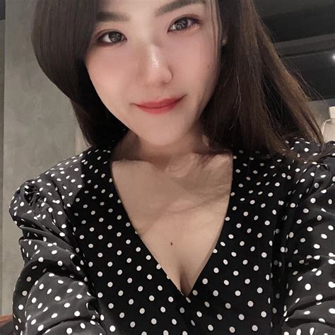 寵物沙發床 小型犬到大型犬皆適用 🔥熱銷排行第一，開賣即好評不斷。 這款特別訂製的寵物沙發床，從材質到設計全面升級，提供毛孩最舒適的休憩空間。 多尺寸選擇：4 50公斤內寵物都躺得下 選用