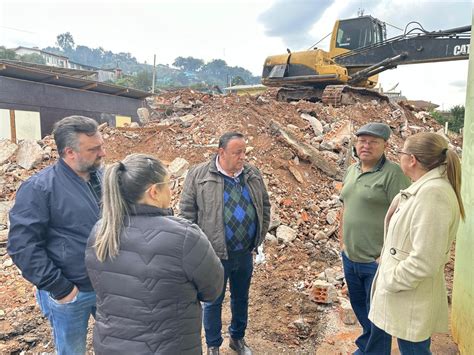Hussein Bakri visita obra de reforma e ampliação do hospital de General Carneiro Líder do Governo