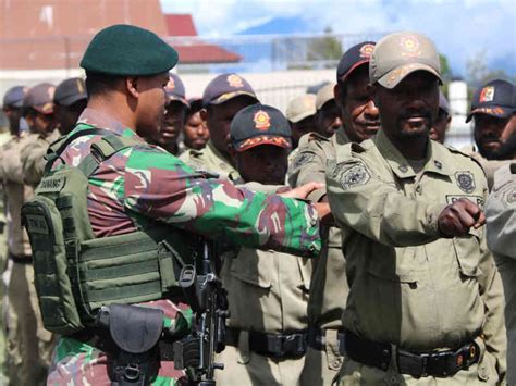 Satgas Pamrahwan Yonmek Raider 412 BES Kostrad Bina Anggota Satpol PP