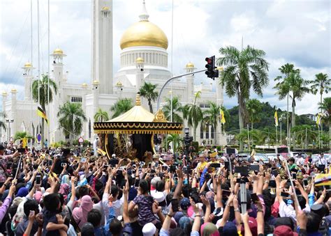 Sultan Of Brunei Marks Golden Jubilee With Lavish Celebrations