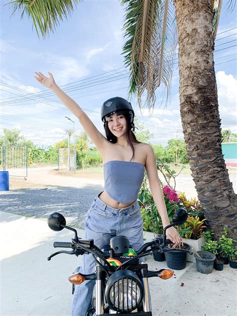 แคท อาทิติยา จากนักร้องสู่ผู้หมวดหญิง สวยเก่งครบเครื่อง