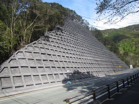 一般国道260号（棚橋竈）災害防除施設工事 完成しました。 三重県南伊勢町の株式会社上村組からお知らせ
