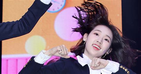 포토 위클리 신지윤 격한 안무에도 스마일