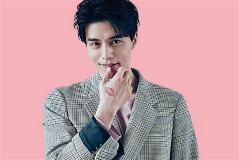 남성 최초 샤넬 메이크업 모델 된 배우의 정체 포스트쉐어