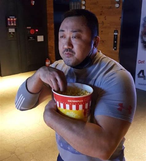 범죄도시 박스오피스 1위 마동석 화제의 팝콘 인증샷 라지 사이즈 맞아 전자신문