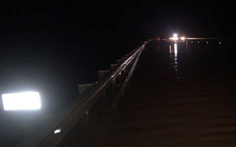LALUAN LEBUHRAYA KL KARAK LPT 1 DITUTUP AKIBAT BANJIR DAN TANAH RUNTUH