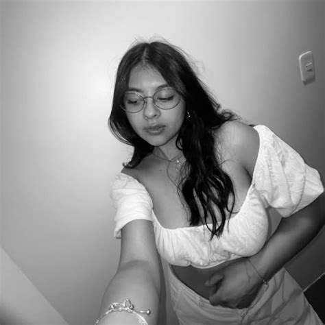 Nayeli Gudiño naye sgl Threads Say more