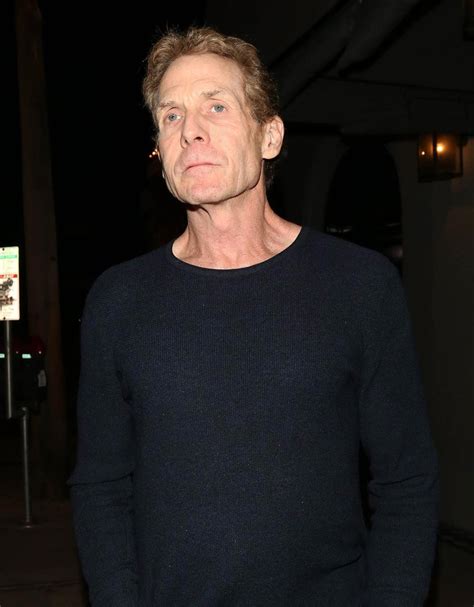 Estilista Afirma Que Skip Bayless Le Ofreció 1 5 Millones Para Tener Sexo Us Weekly
