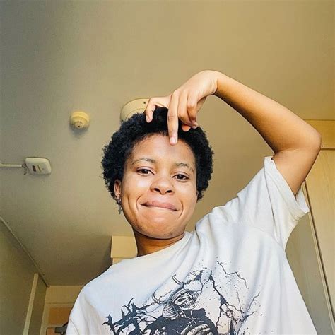 Shazy Doesit Better Shez Kings • Threads Say More