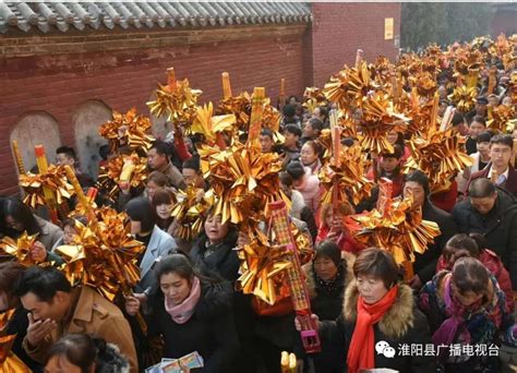2018新年，淮阳太昊陵41万人上香盛况！现场人山人海，香灰要用大铲车清