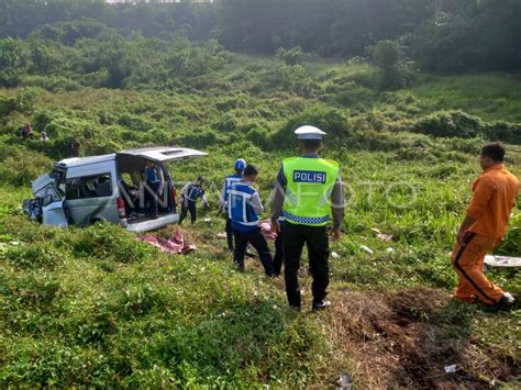KECELAKAAN MOBIL DI JALUR TOL BATANG ANTARA Foto