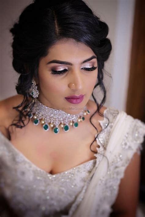 30 Engagement Hairstyles For Brides To Be Wedmegood