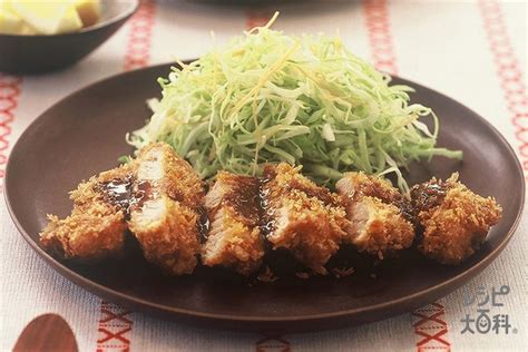 衣サクサク、ジューシーとんかつのレシピ・作り方・献立｜レシピ大百科（レシピ・料理）｜【味の素パーク】 豚ロースとんかつ用肉やキャベツを使った料理