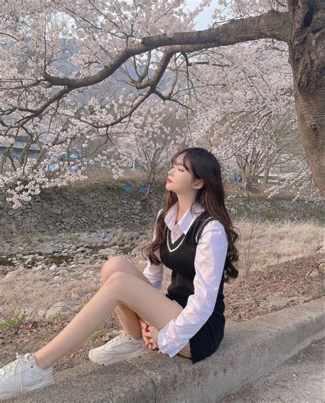 School에 있는 Buso님의 핀 여자 교복 모델 배우