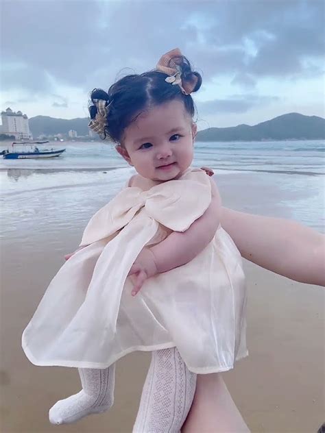 肿么办？她好像知道自己很可爱耶！ 骗你生女儿 大眼萌娃 人类幼崽到底有多可爱 甜系女孩 萌娃 Youtube