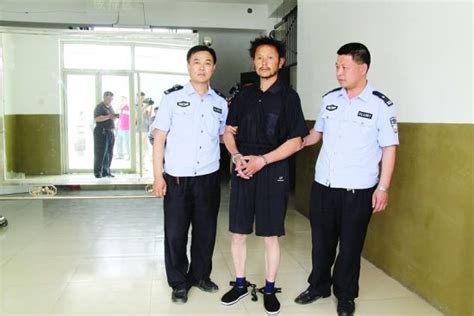流浪汉一手好字暴露其通缉犯身份 流浪汉 通缉犯 好字 新浪新闻