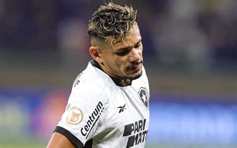 Botafogo Veja Em Quais Partidas Tiquinho Soares Deve Ser Baixa Para O