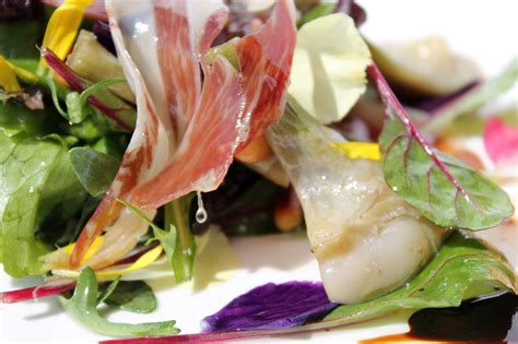 Ensalada tibia de gambas ibérico y alcachofas Yolanda Pincholos