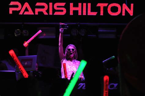 Carmen Lomana se convierte en dj por un día al más puro estilo Paris