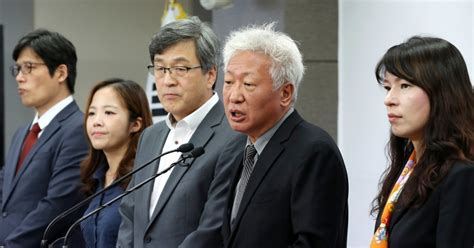 질문에 답하는 류석춘 위원장