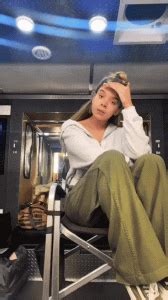 INSTA VID RG Hailee Steinfeld Acting With Herself 11 4 22 Phun Org Forum