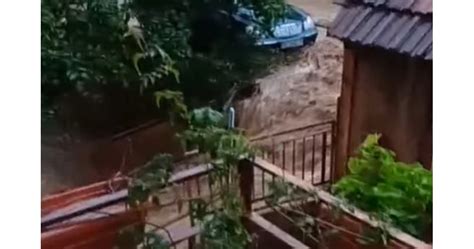 Улиците се превърнаха в реки в Ловешко Видео