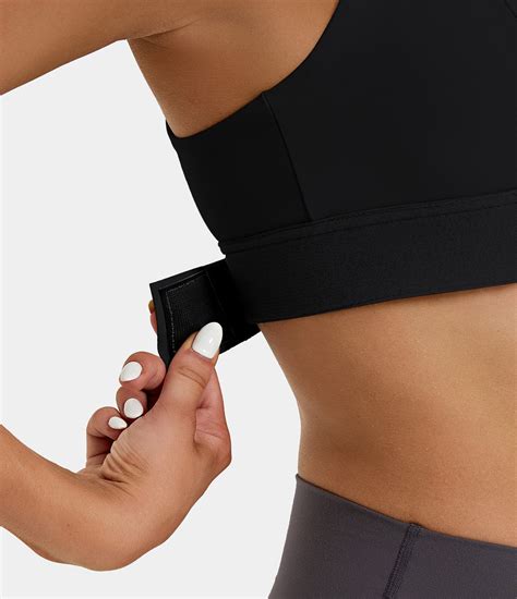 Medium Support Zipper Front Velcro Crisscross Sports Bra Halara