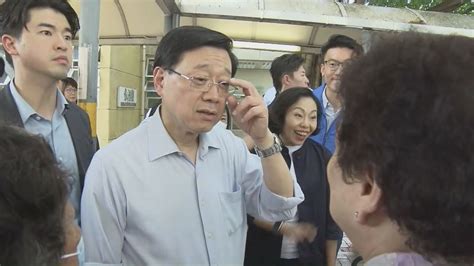 李家超到訪荃灣 認為落區有助決定施政報告措施優次 Now 新聞