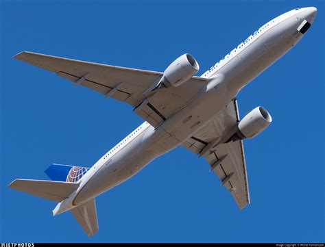 N78008 | Boeing 777-224(ER) | United Airlines | Michal Furmanczak ...