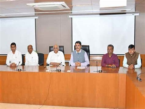 Gujarat Cm Inaugurates Indias First Indigenous Semen Sorting Center In