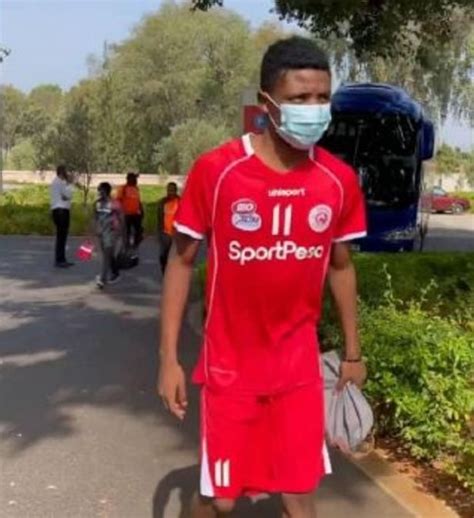 HIZI HAPA SABABU ZA BANDA KUVAA JEZI YA LUIS MIQUISSONE WAKATI MWENYEWE